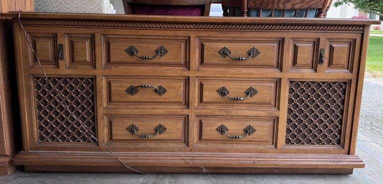Magnavox Console Stereo System with Turntable, AM/FM Radio, and Storage ...