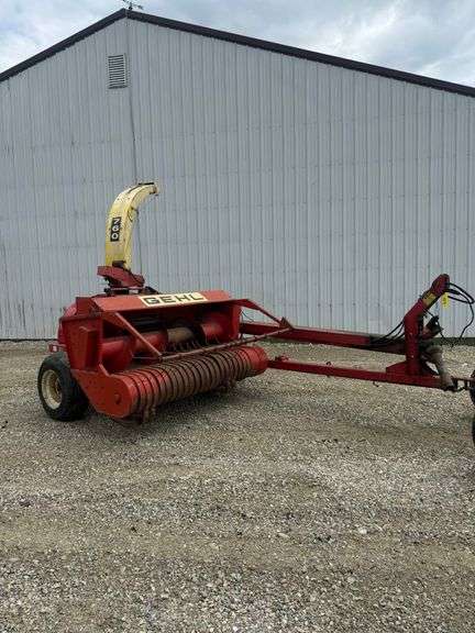Gehl 760 chopper with head - PICK UP AT ALTERNATE LOCATION IN ...