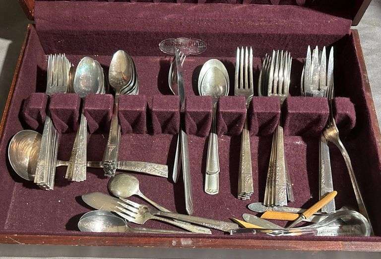 Silver-Plated Flatware Set with Case for Service of Eight - Metzger ...