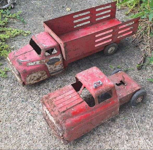 Marx Semi and Wyandotte Stock Truck Metal Toys - Metzger Property ...