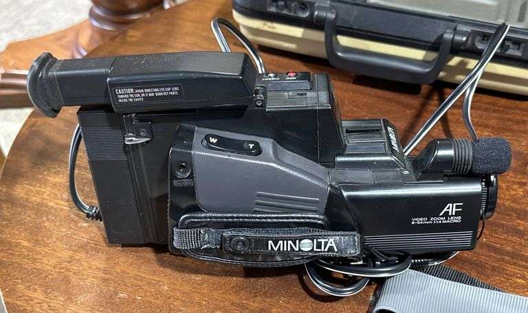 Minolta Master CCD Camcorder with Carrying Case - Metzger Property ...
