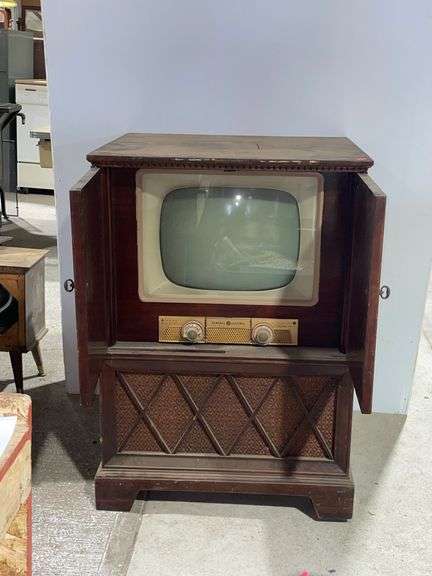 Mid-20th Century General Electric Television Console with Cabinet, 26.5 ...