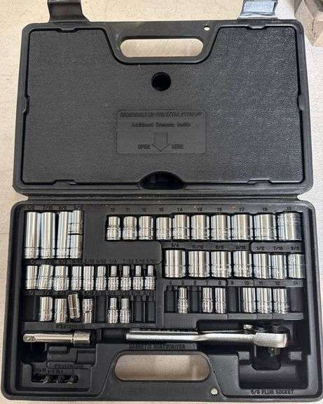 Socket and Ratchet Set in Carrying Case with 1/4-Inch and 3/8-Inch ...