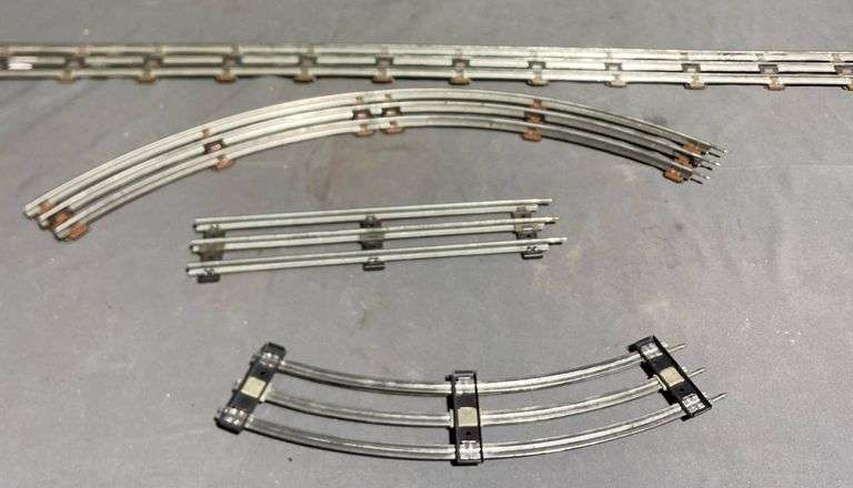 Model Train Track Pieces with Straight and Curved Sections - Metzger ...