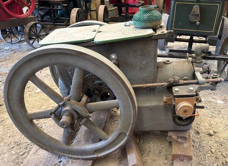 Stationary Two-Flywheel Engine with Parts Motor - Metzger Property ...