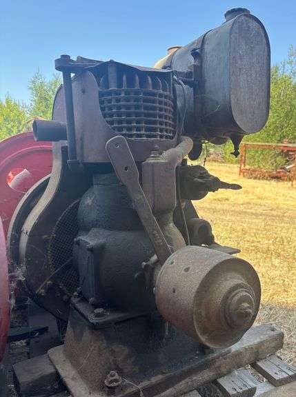 Two-Cylinder Stationary Engine with Flywheel - Metzger Property ...