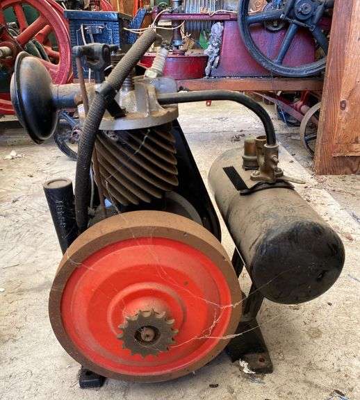 Briggs Engine with Cylindrical Tank and Red Flywheel - Metzger Property ...