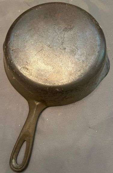 Cast Iron Skillet with Side Pour Spouts, Marked ‘5’, 8-Inch Diameter ...