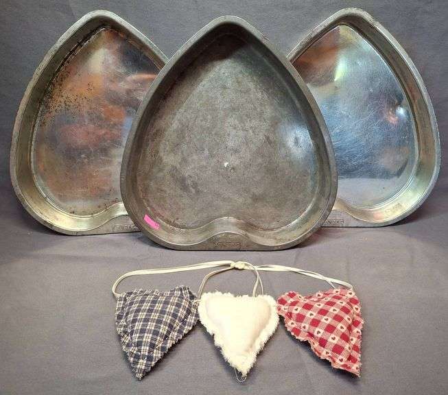 3 – Ovenex Heart-Shaped Baking Pans and Fabric Heart Ornaments ...