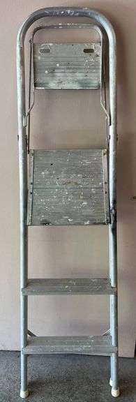 Aluminum Step Ladder with Safety Instructions Label - Metzger Property ...