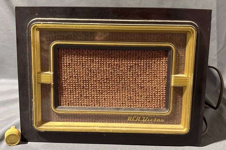 RCA Victor Tabletop Record Player With Brown Bakelite Case - Metzger ...