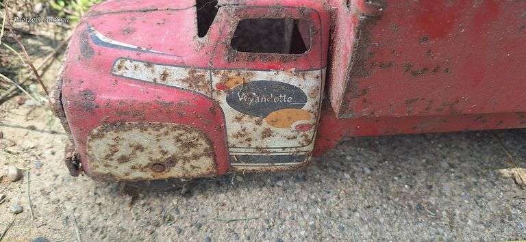 Marx Semi and Wyandotte Stock Truck Metal Toys - Metzger Property ...