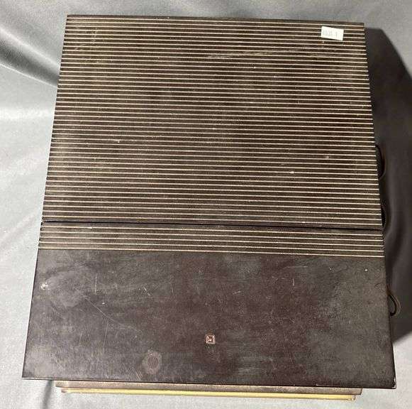 RCA Victor Tabletop Record Player With Brown Bakelite Case - Metzger ...