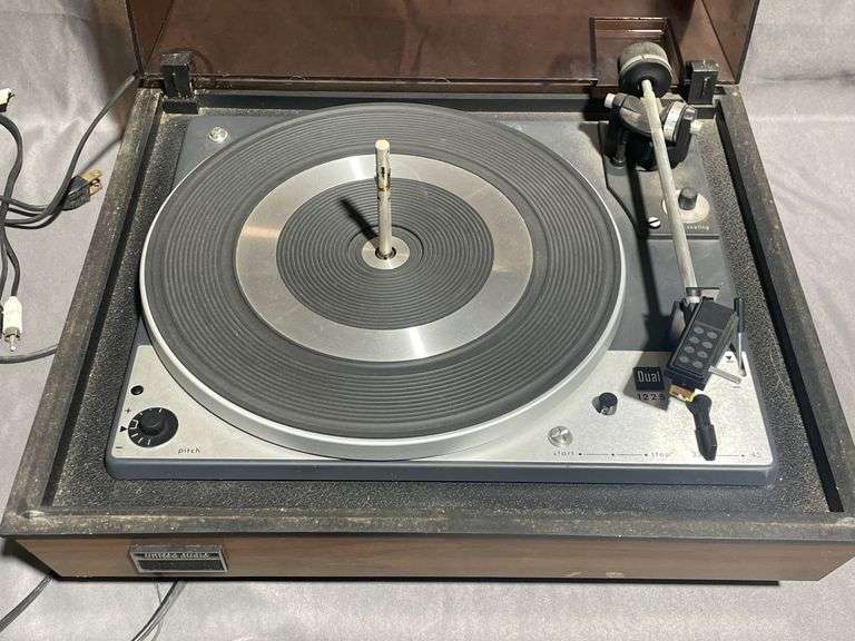 Dual Model 1019 Turntable with Dust Cover and Wood-Grain Base - Metzger ...