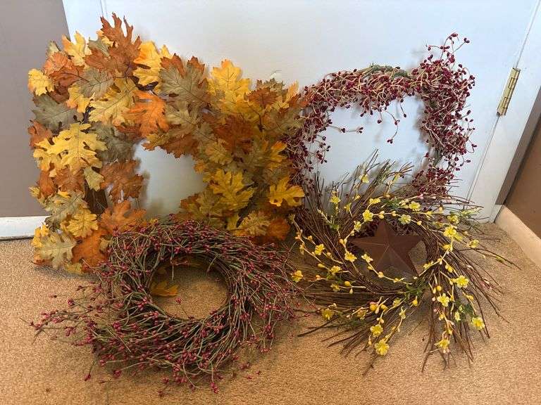 4 Intact Seasonal Wreaths, 2 Broken, with ‘FAMILY’ Wooden Display Decor ...