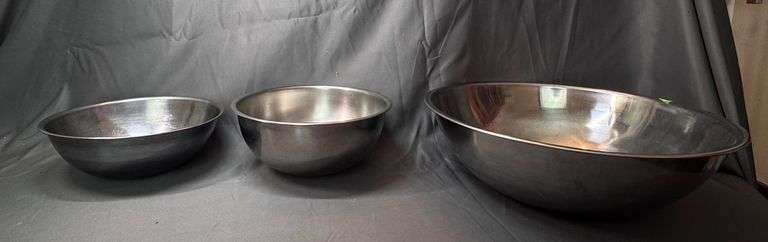 (3) Stainless Steel Bowls in Graduated Sizes - Metzger Property ...