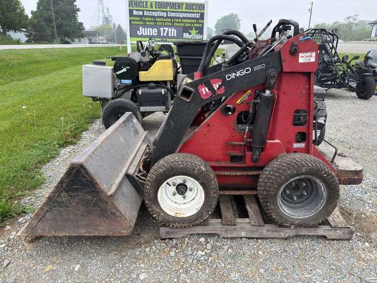 Toro Dingo 220 Kohler 674 cc engine, quick tach bucket, 2 spare tires ...