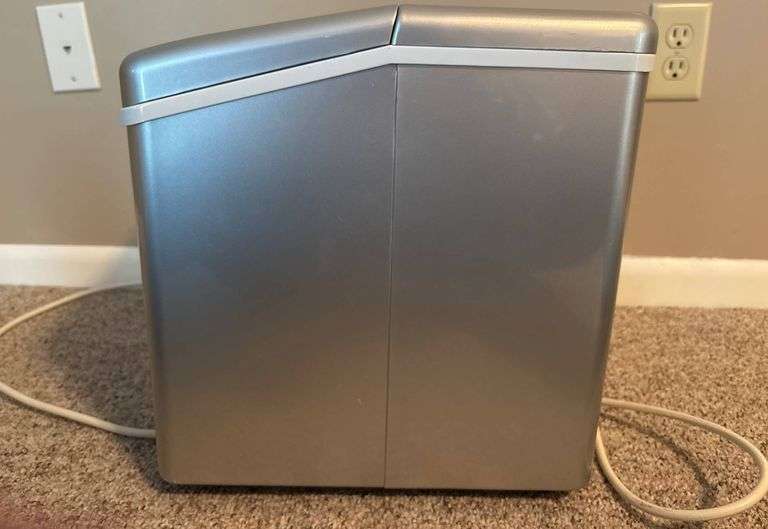 Emerson IM90 Household Ice Maker in Metallic Finish - Metzger Property ...