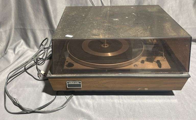 Dual Model 1019 Turntable with Dust Cover and Wood-Grain Base - Metzger ...