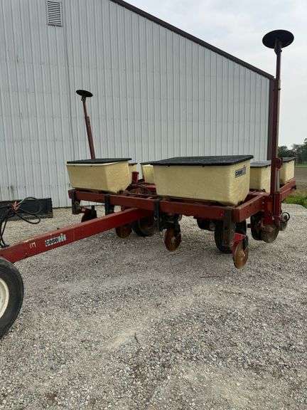 Case 900 4 row planter, 8 inch rows, lots of new parts - PICK UP AT ...