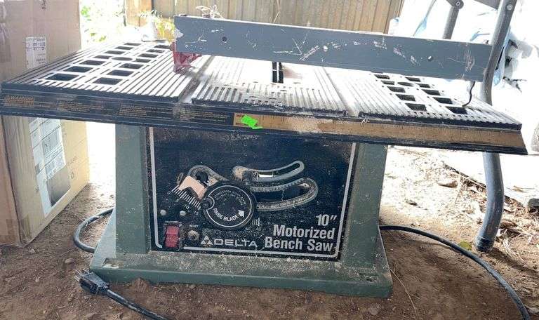Delta Motorized Bench Saw 10-Inch - Metzger Property Services, LLC