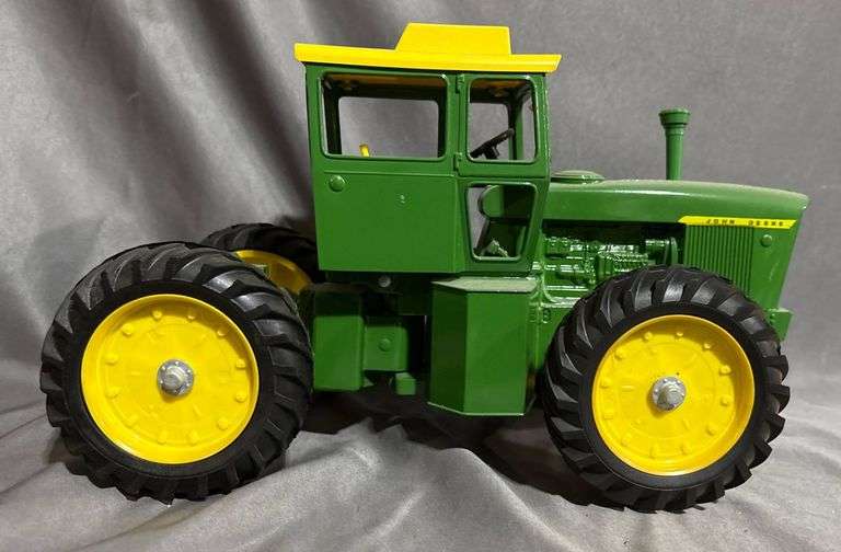 John Deere Die-Cast Tractor Model by Ertl Co. 1/16 Scale - Metzger ...