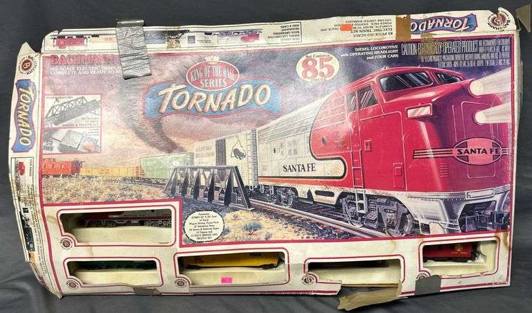 Bachmann HO Scale Santa Fe Tornado Electric Train Set with 85 Pieces ...