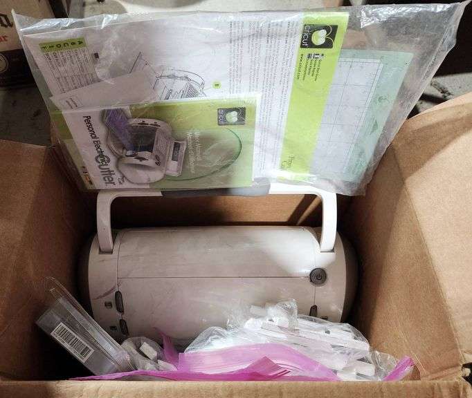 Cricut Personal Electronic Cutter with Accessories - Metzger Property ...