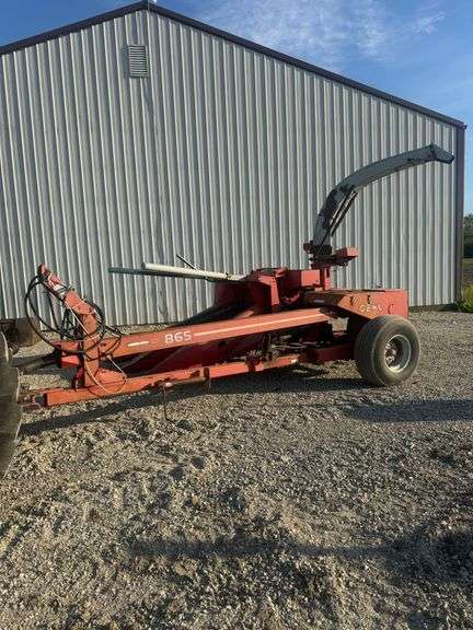 Gehl 865 chopper with 2 row corn head - PICK UP AT ALTERNATE LOCATION ...