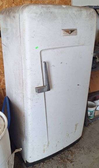 International Harvester Refrigerator with Metal Handle and Interior ...