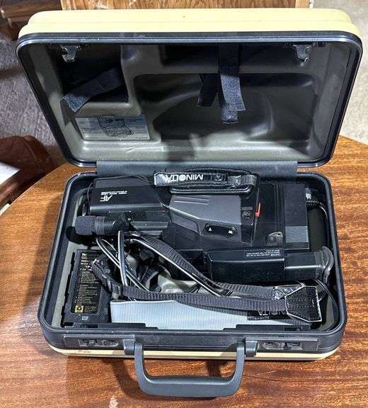 Minolta Master CCD Camcorder with Carrying Case - Metzger Property ...