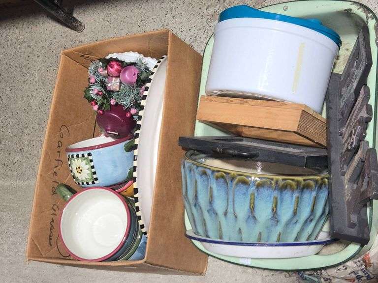 Tableware, Ceramic Bowls, Mugs, and Holiday Decorations - Metzger ...