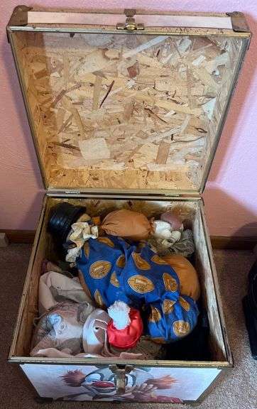 Clown-Themed Storage Trunk with Multiple Clown Dolls - Metzger Property ...