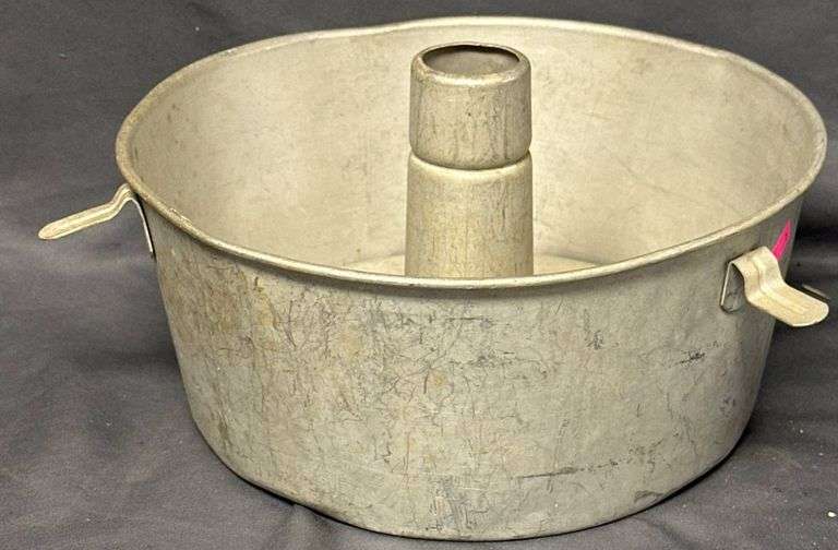 Aluminum Two-Piece Tube Cake Pan with Side Handles - Metzger Property ...