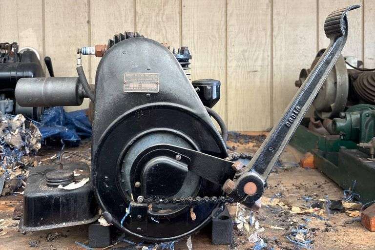 Briggs and Stratton Model L1 Gas Engine - Metzger Property Services, LLC