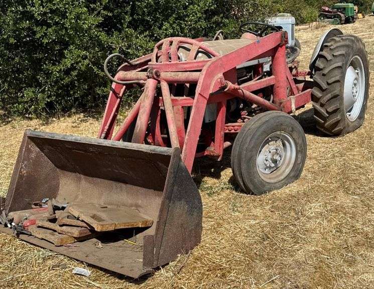 Ford 900 Tractor With Henry Loader - Metzger Property Services, LLC