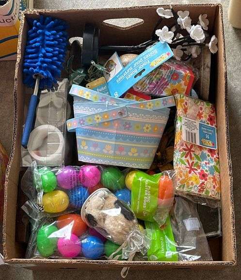 Household and Seasonal Decorative Items Including Door Mats, Easter ...