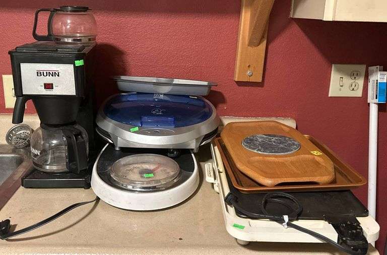 Kitchen Appliances and Accessories Group Including Bunn Coffee Maker ...