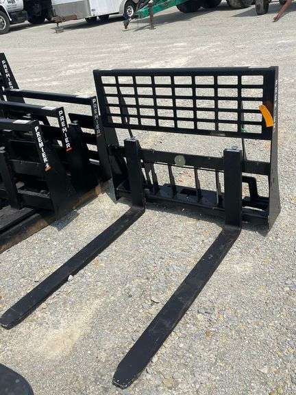 Class 2 Pallet Fork Universal Skid Steer and Mini Skid Mount (scratch ...