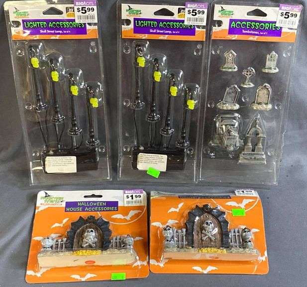 Halloween-Themed Accessories: Lighted Lamp Posts, Tombstone Sets, and ...