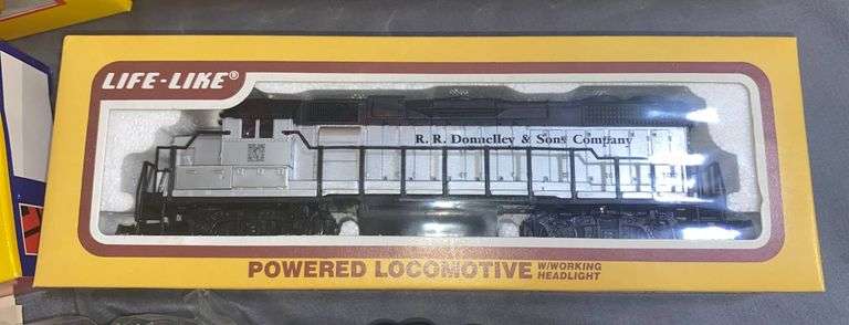 8 – HO Scale RR Donnelly, Train Freight Cars, Locomotives, Tracks ...