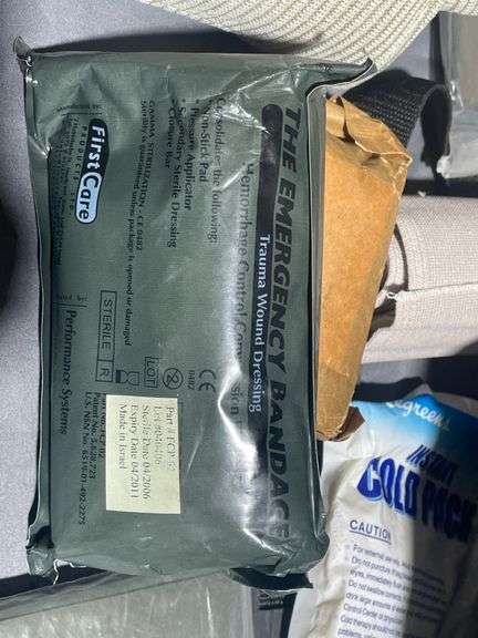 First Responder Trauma Kit with Bag, Dressings, and Splint - Metzger ...