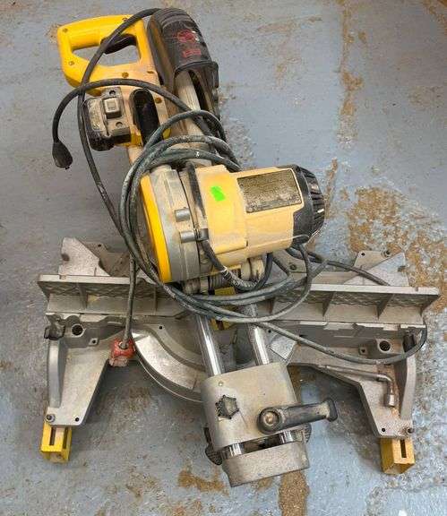 DeWalt DW718 12-Inch Double-Bevel Sliding Compound Miter Saw - Metzger ...