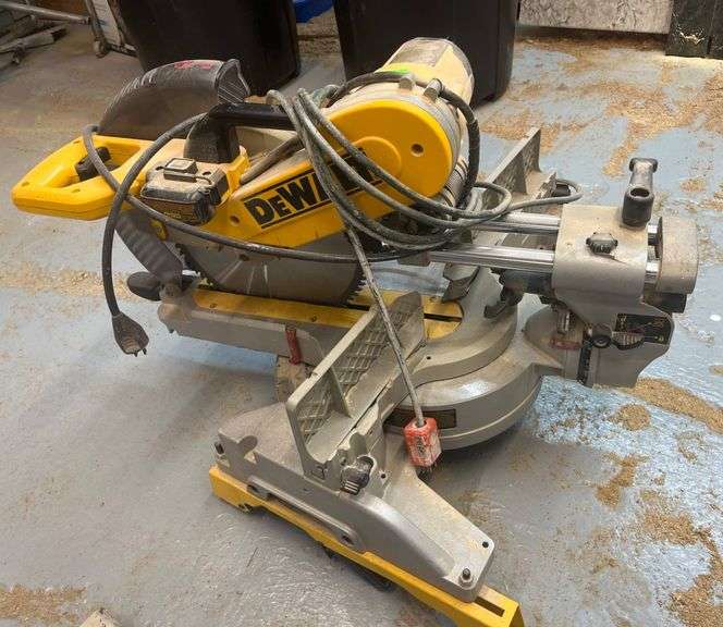 DeWalt DW718 12-Inch Double-Bevel Sliding Compound Miter Saw - Metzger ...