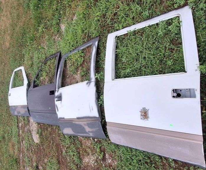 4 Vehicle Doors With Various Paint Finishes - Metzger Property Services ...