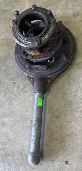 Hand Crank Pipe Threading Tool - Metzger Property Services, LLC