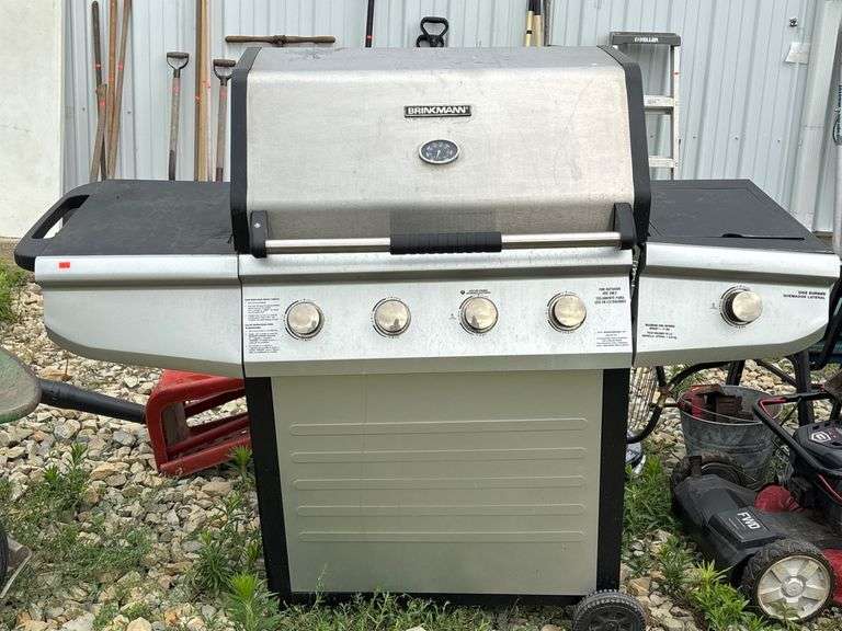 Brinkmann Gas Grill with Side Burner and Thermometer - Metzger Property ...
