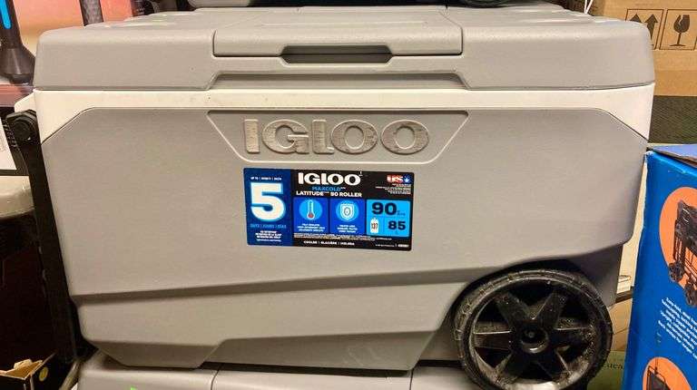 Igloo 5-Day Performance Cooler With Wheels And Handle - Metzger Property Services, LLC