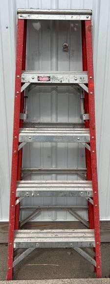 Red Fiberglass Step Ladder with Aluminum Steps 60” - Metzger Property ...