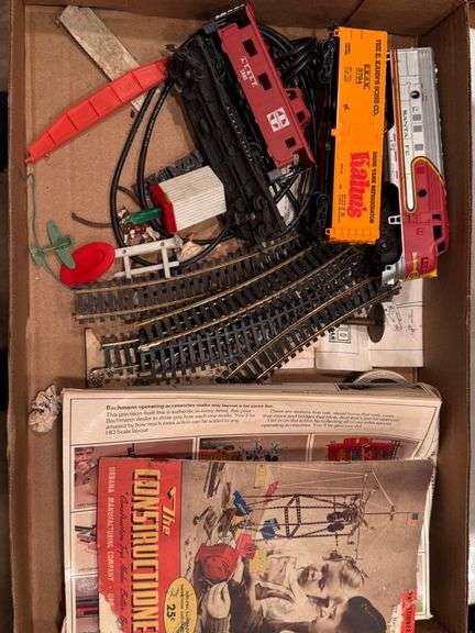 HO Scale Model Trains, Tracks, and Accessories Assortment - Metzger ...